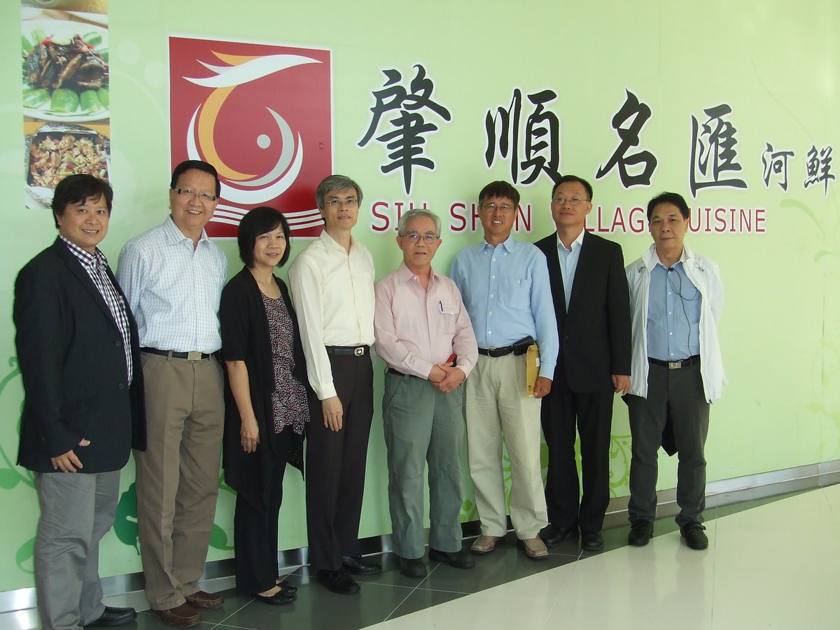 School Visit by Old Boys from TWGSS North America Alumni Association